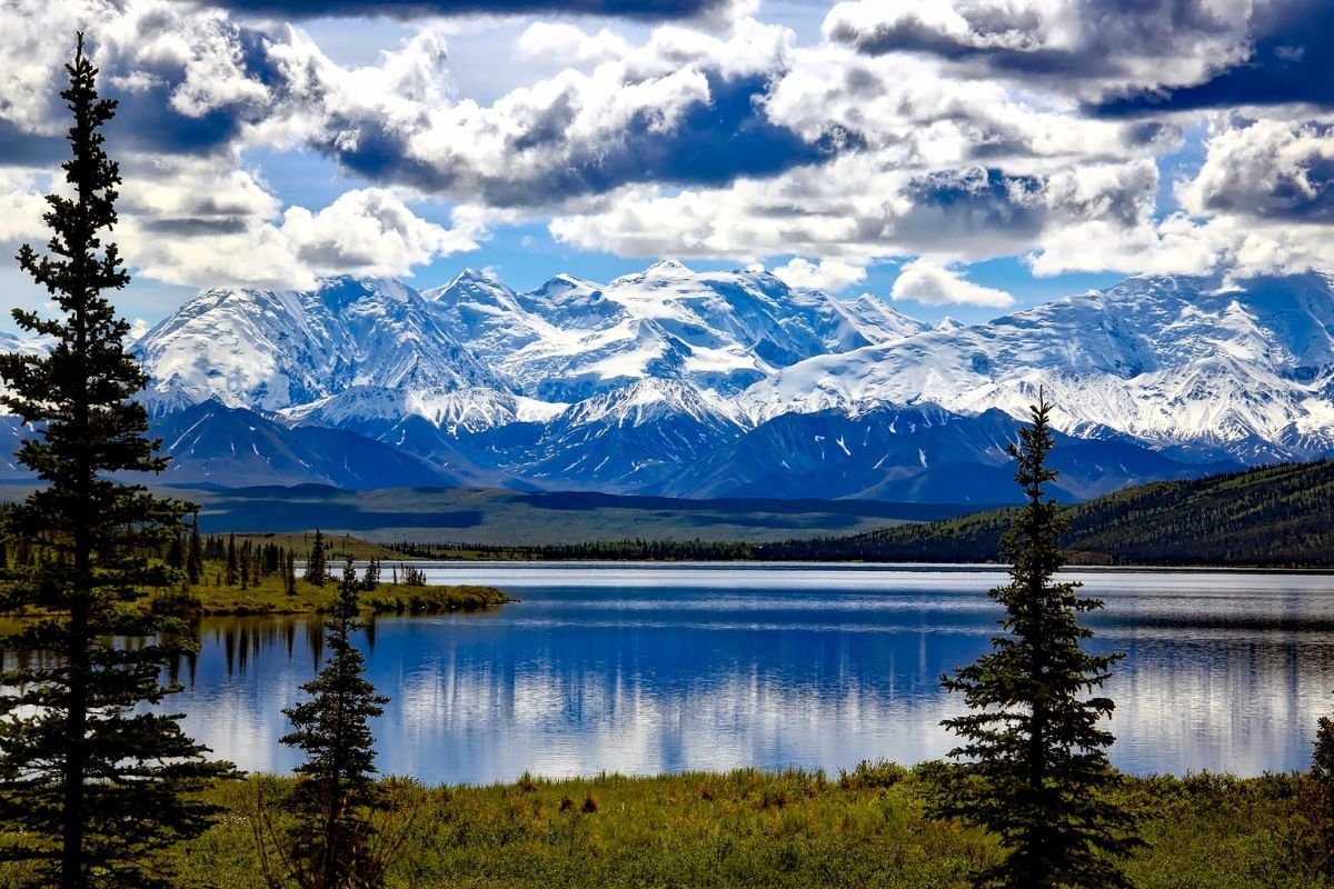 How Big is Alaska Compared to the US? Surprising Facts - States Tale